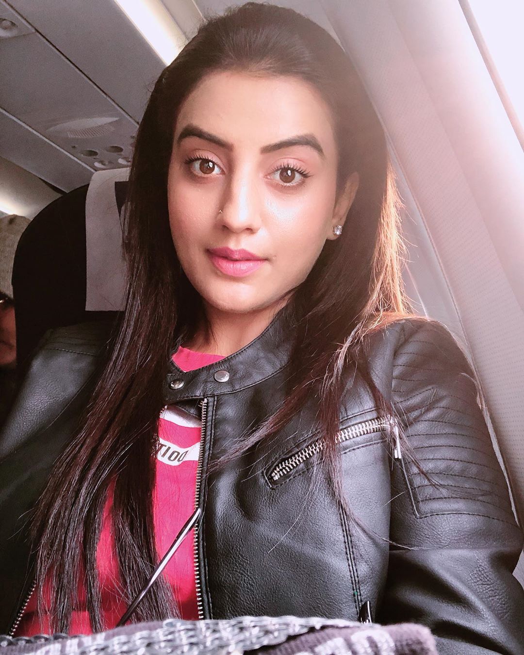 इस भोजपुरिया हीरोइन के सोशल मीडिया पर हैं जलवे, पवन सिंह को लेकर ...