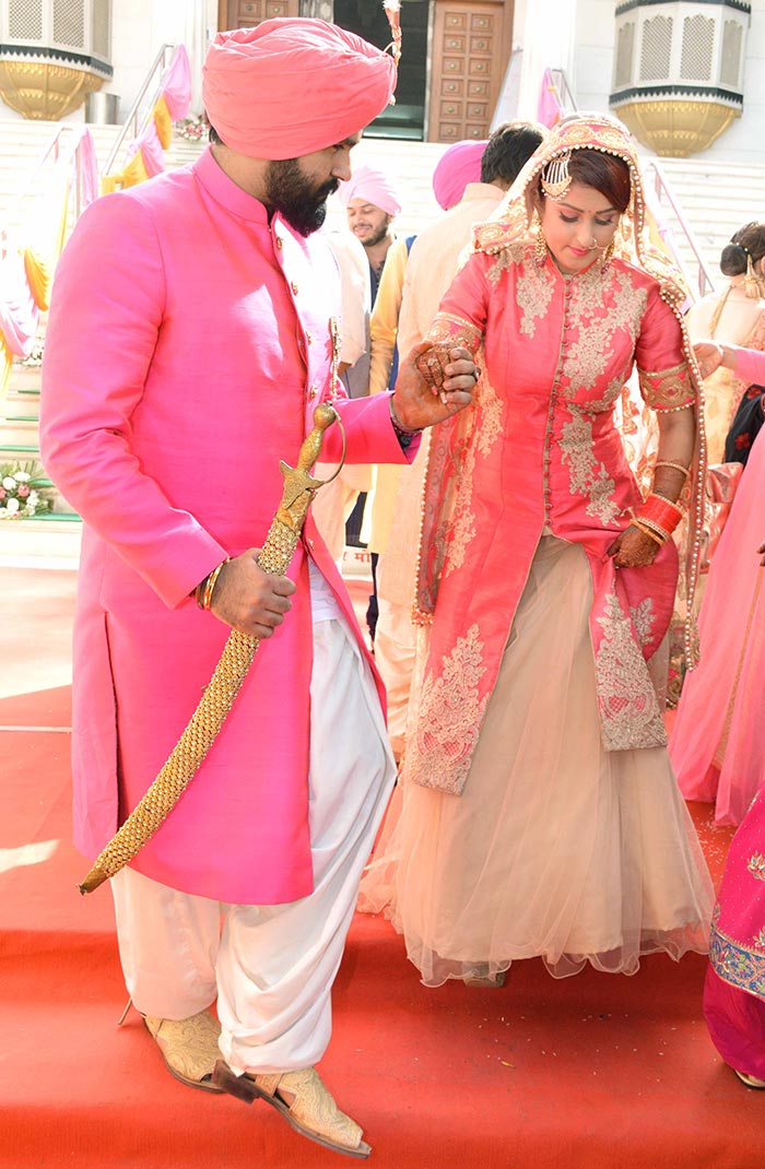 Check out Aarya Babbar and Jasmine Puri wedding photos | देखिये राज ...