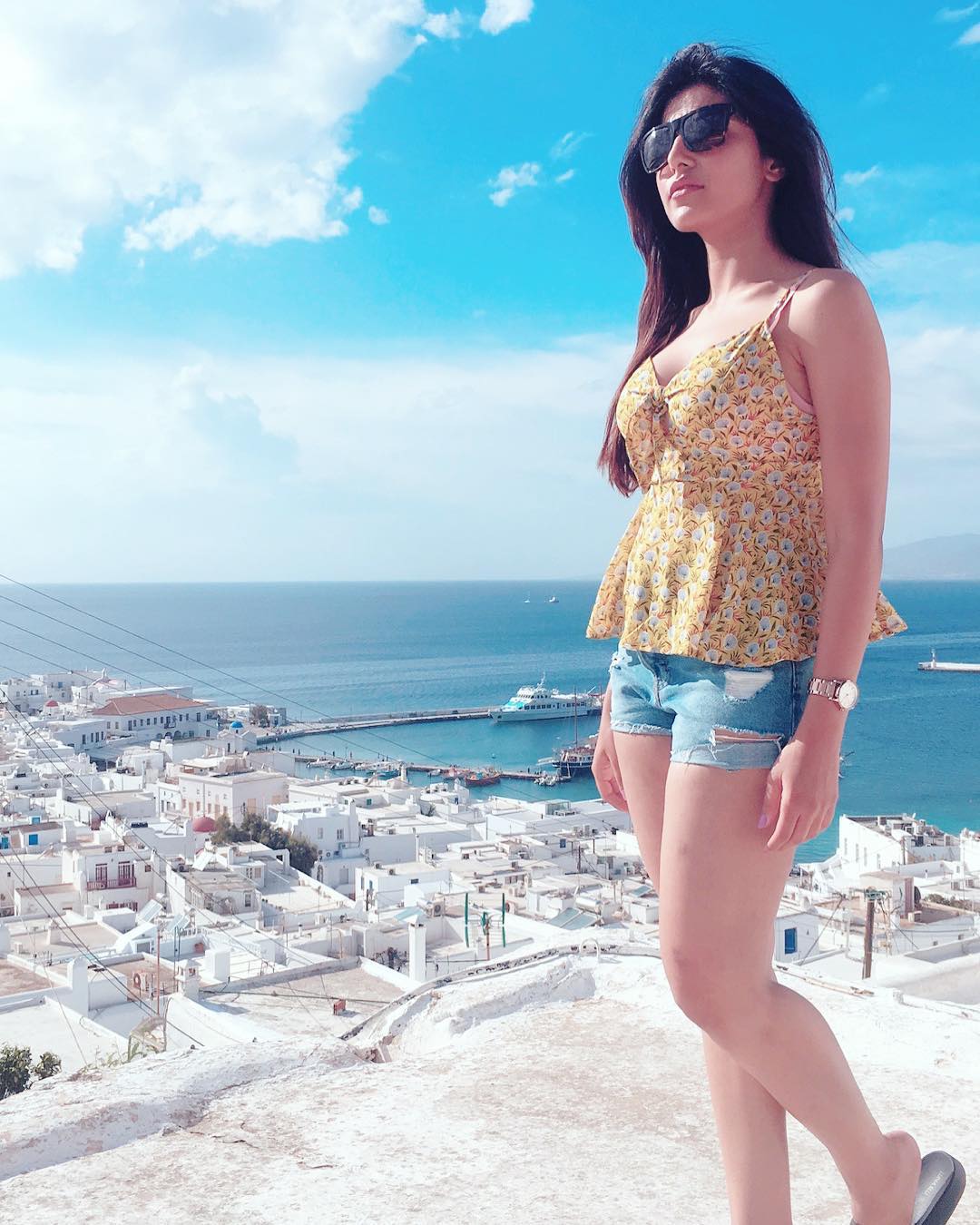 Mirzapur 2 Dimpy Pandit Hot Pics: 'गुड्डू भइया' की बहन 'डिंपी' अपनी ...