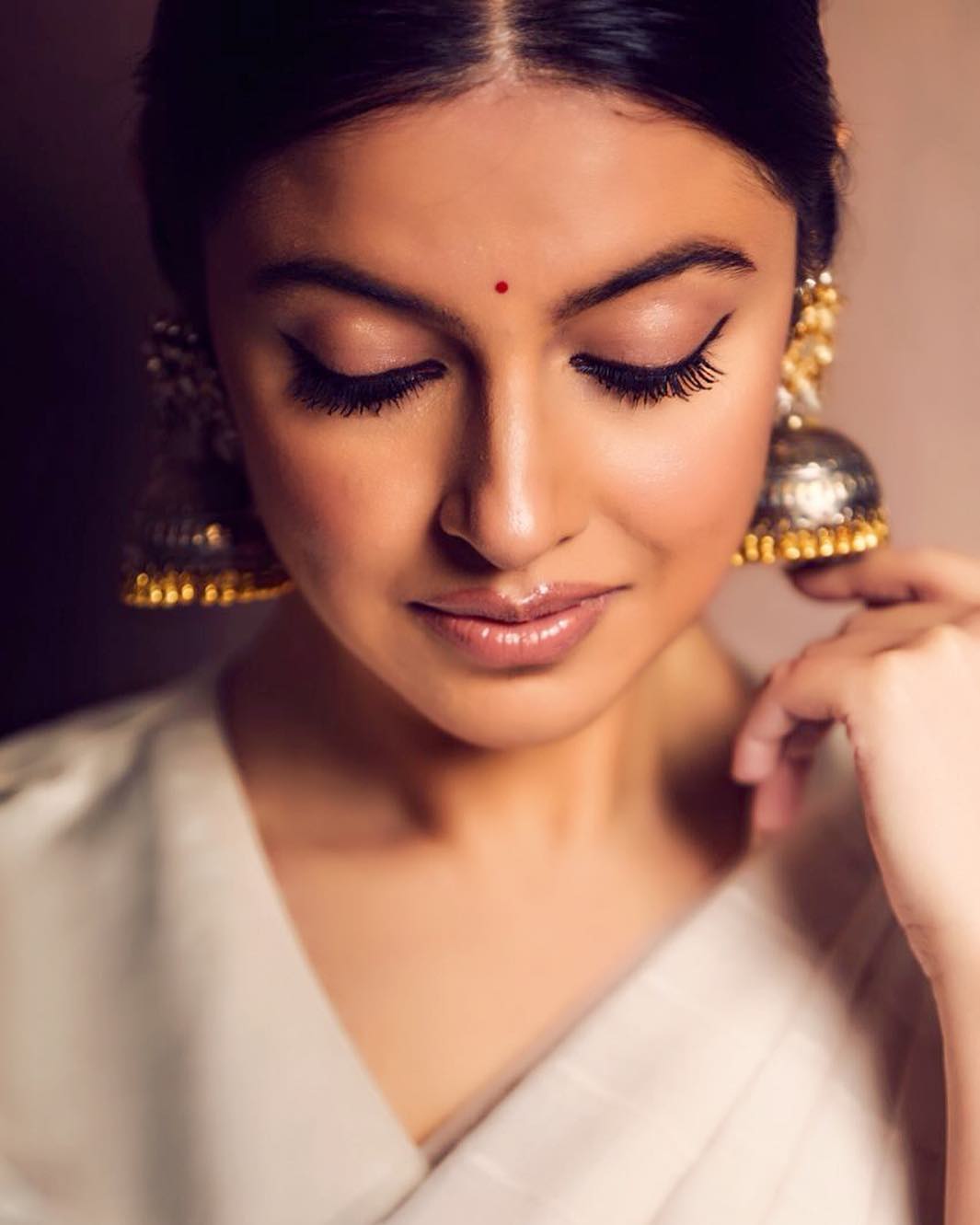 'याद पिया की आने लगी' गाने का नया वर्जन रिलीज, खास अंदाज में नजर आईं ...