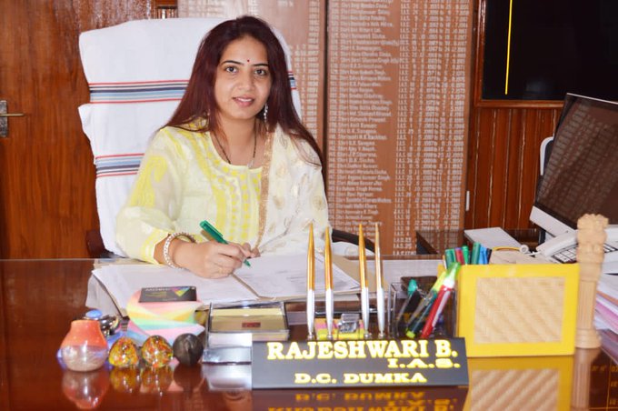 ये हैं लेडी IAS राजेश्वरी, लॉकडाउन में नहीं खुले सैलून तो पति और बेटे ...