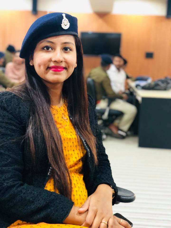 कौन हैं IAS प्रिया वर्मा, जो BJP नेताओं से भिड़ने पर हैं टॉप ट्रेंड में ...