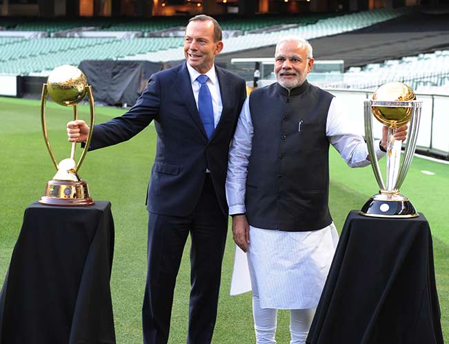 Narendra Modi visits Melborne cricket ground along with Sunil Gavaskar ...