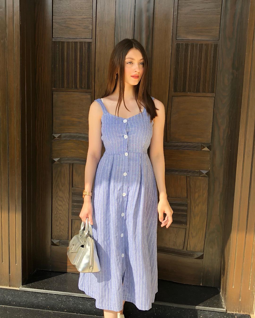 ये हैं पाकिस्तान की सुपर मॉडल नेहा राजपूत, बड़ी-बड़ी एक्ट्रेसेस पर ...