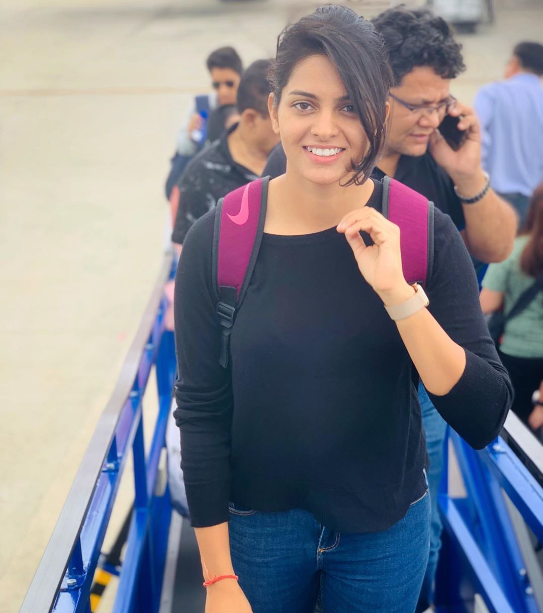 नई नेशनल क्रश हैं ये क्रिकेटर, ग्राउंड पर छक्के-चौकों के साथ इनकी कातिल ...