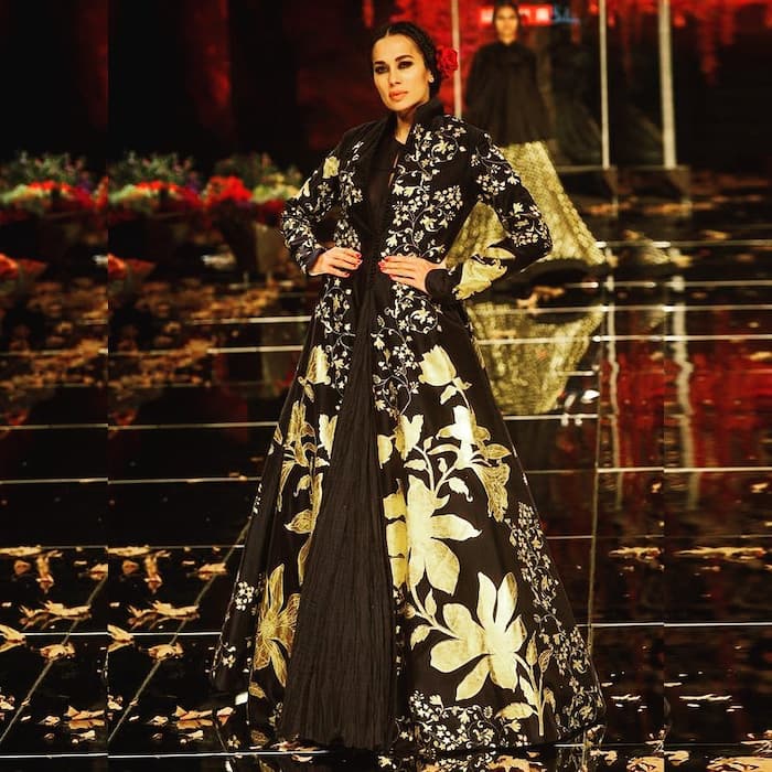 Rohit Bal Designer Dress Collection: सब्यसाची से कम नहीं हैं रोहित बल ...