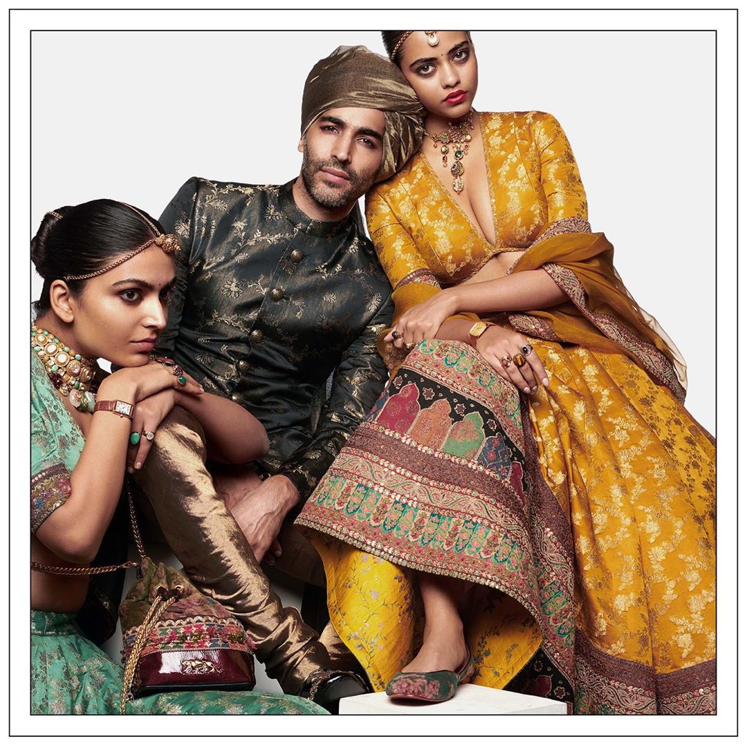 Sabyasachi Mukherjee Designer Dresses: किस ड्रेस में आप दिखेंगी स्पेशल ...