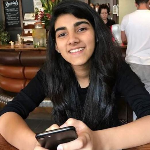 ये हैं 18 साल की सना गांगुली, नागरिकता क़ानून पर की ऐसी पोस्ट, 'दादा ...