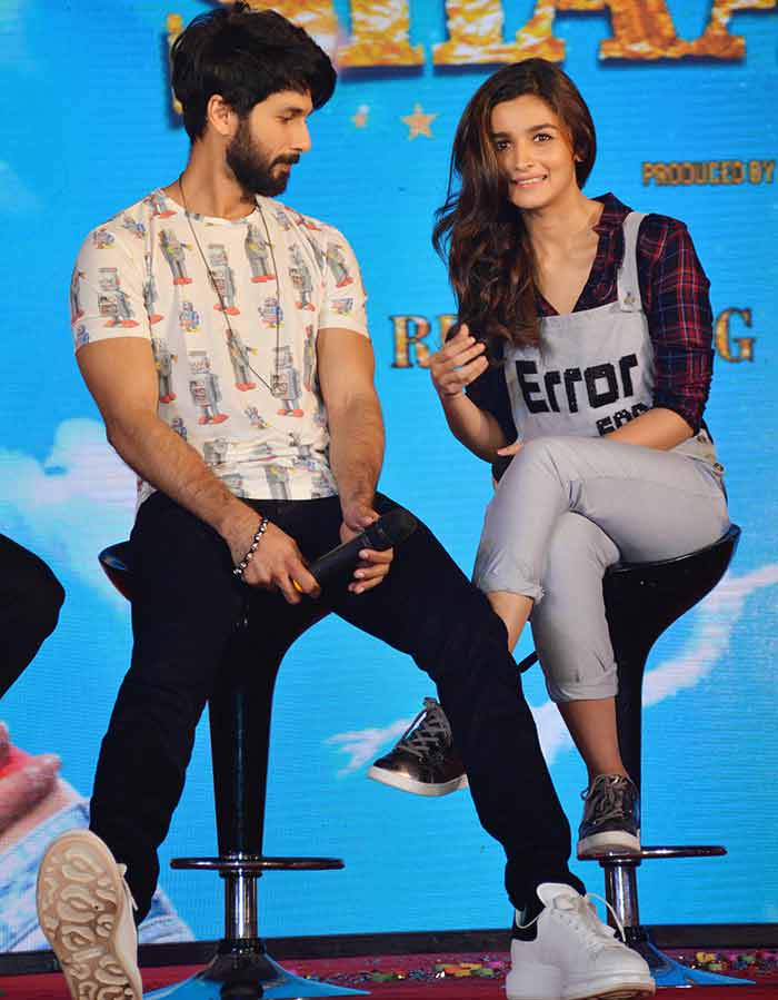 Gulabo song | Shandaar | Aaliya bhatt | Actor Shahid Kapoor | शानदार ...