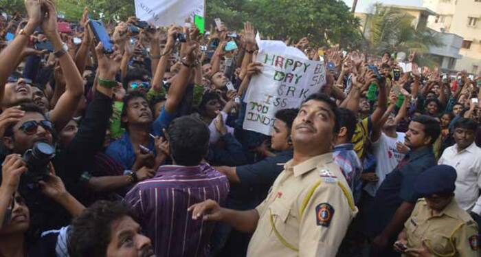 Shah Rukh Khan 49 birthday celebrations in pics - Latest News & Updates ...