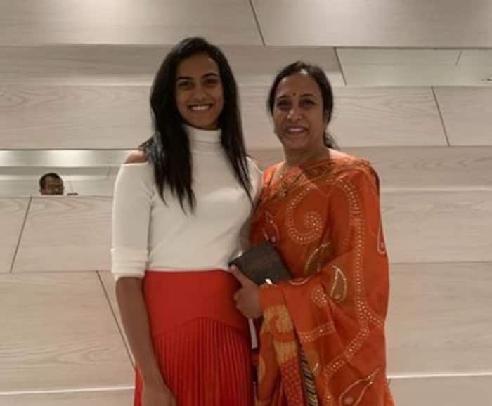 Mother's Day पर विराट- सिंधू ने शेयर की मां के साथ पिक्‍चर, खेल जगत ऐसे ...