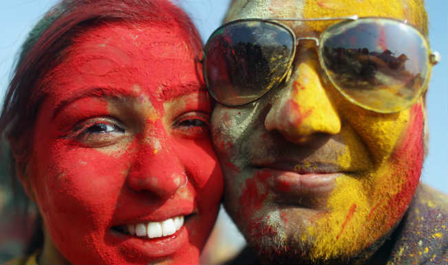Holi Special: 5 Beauty tips for a safe and enjoyable Holi | India.com