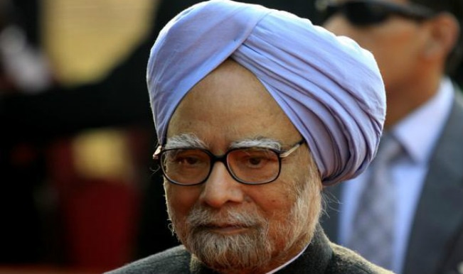 Manmohan talks to Vladimir Putin, hopes for solution in Crimea | India.com