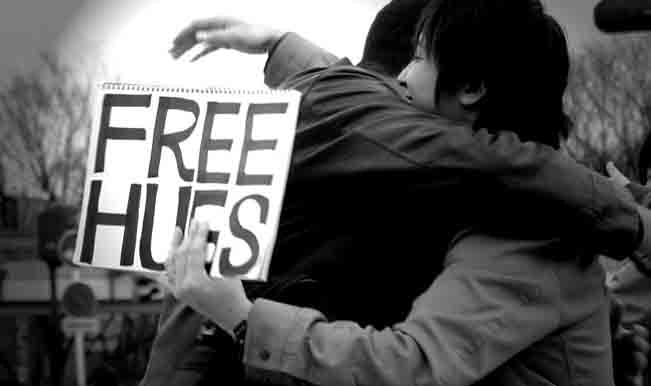 Free Hugs video by Juan Mann is voted as YouTube Video of the Year ...