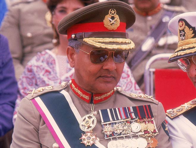 Ex-Pakistan army Chief praises Narendra Modi for austere living | India.com