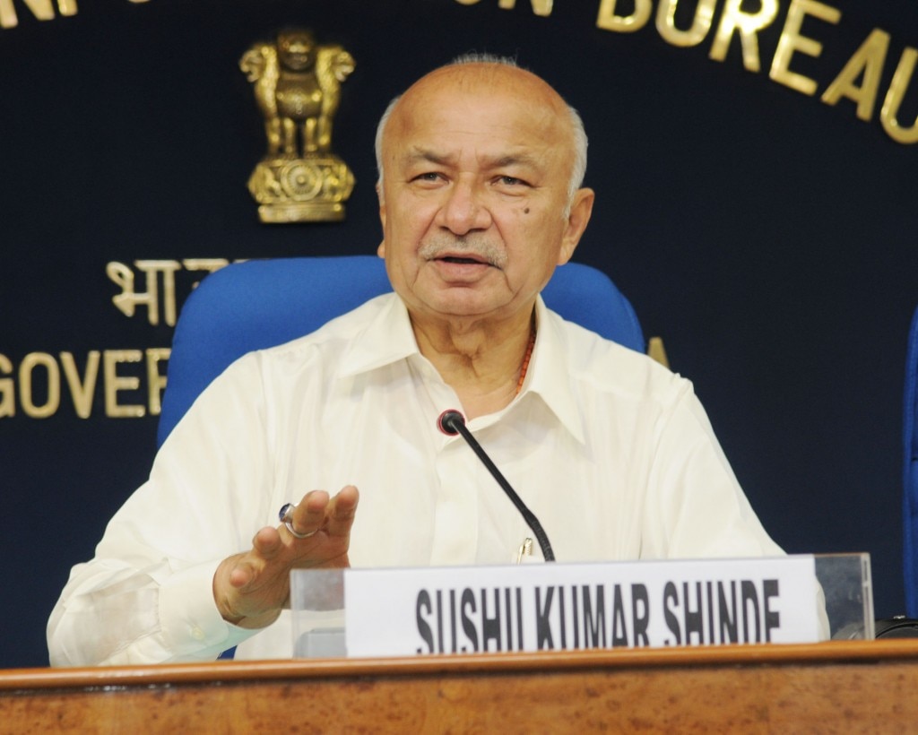 Sushilkumar Shinde comes out in support of Maharashtra Chief Minister ...