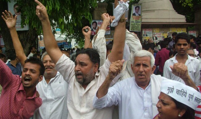 AAP protests hike in rail fares by Narendra Modi government | India.com