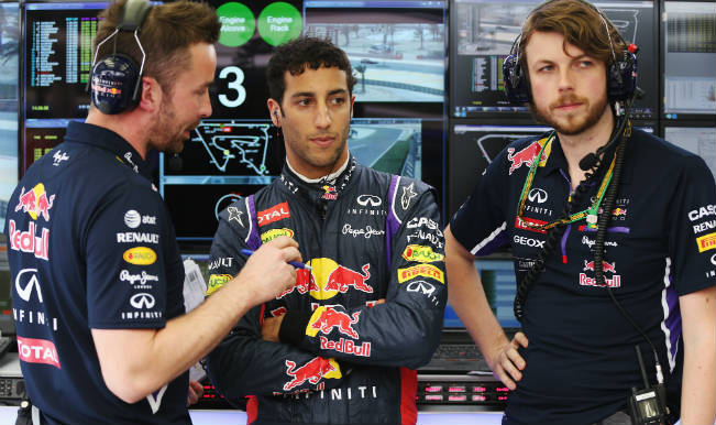 Daniel Ricciardo passes Nico Rosberg’s crippled Mercedes at the ...