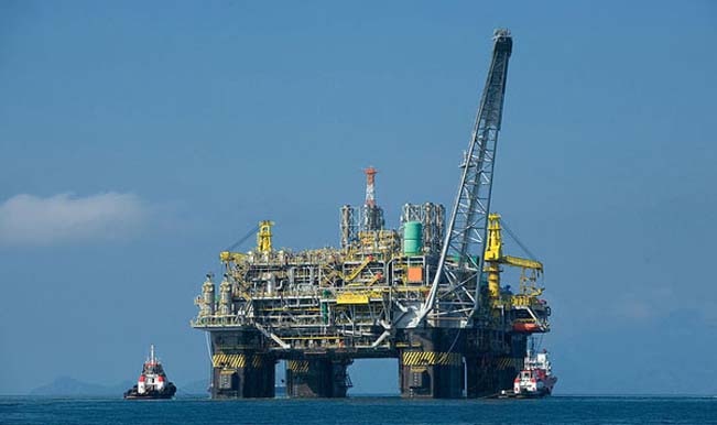 Gas leak at Bombay High Oil Rig, 45 evacuated | India.com
