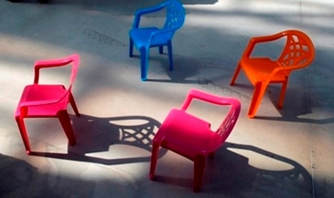 ‘Chairless Chair’ that allows you to sit anywhere and have better ...