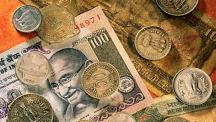 Rupee down 17 paise against dollar in early trade | India.com