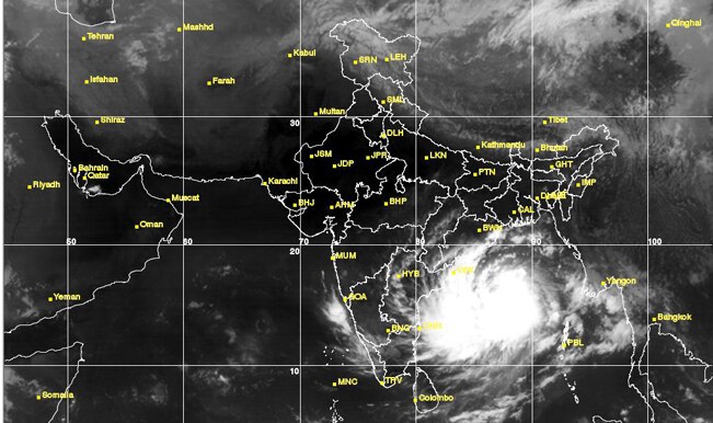 Hudhud Cyclone Live News Updates: NDRF stops rescue operation for today ...