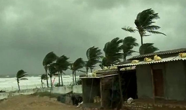 Cyclone Hudhud damages Visakhapatnam Airport | India.com
