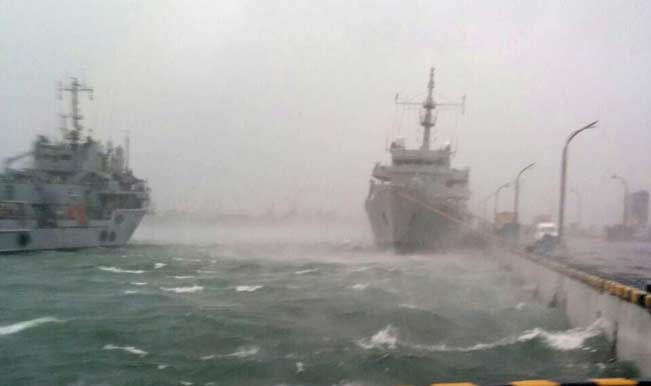 Cyclone Hudhud: Relief operations begin in cyclone-hit Andhra Pradesh ...