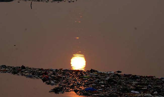 Yamuna’s banks covered with litter, filth a day after immersions ...