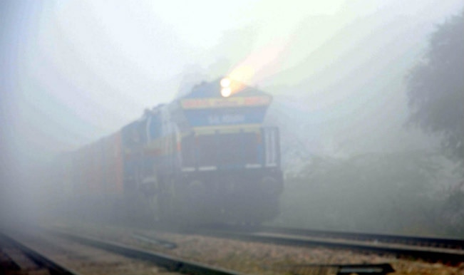Dense fog envelops Delhi, 60 trains delayed | India.com Dense fog envelops Delhi, 60 trains delayed | India.com