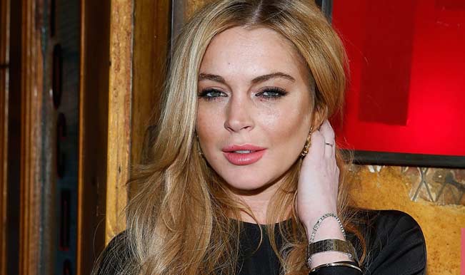 Lindsay Lohan flashes skin in unbuttoned jumpsuit | India.com