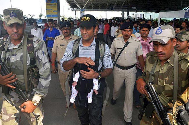 MS Dhoni Photographed with daughter Ziva: First pics of adorable baby ...