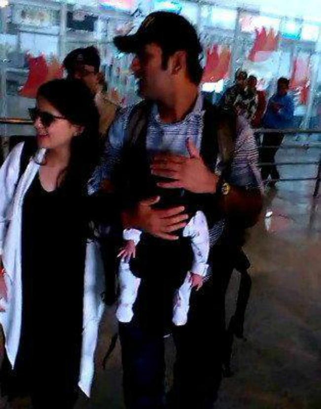 MS Dhoni Photographed with daughter Ziva: First pics of adorable baby ...