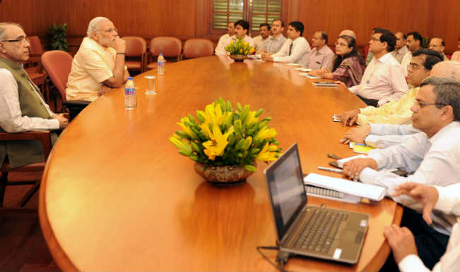 Narendra Modi pats PMO officials for hard work, dedication | India.com