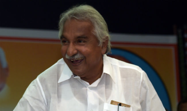 Chief Minister Oommen Chandy: Bar scam a political conspiracy - Latest ...