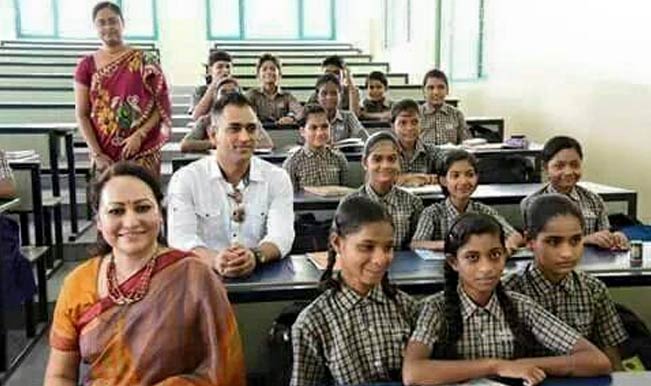 MS Dhoni attends class at DPS Bokaro as student again: See pic of ...