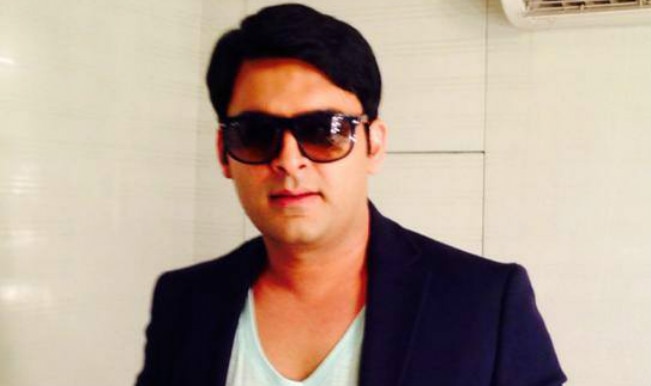 Comedy Nights with Kapil: Kapil Sharma performs with his troop in ...