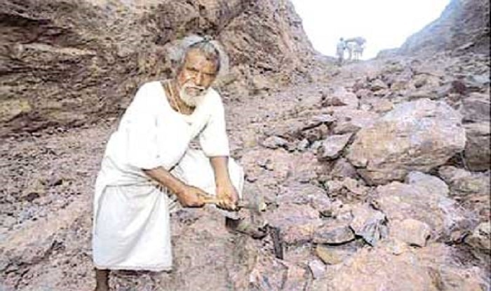 Dashrath Manjhi | Manjhi - Mountain Man | Bihar | love bond | मांझी की ...