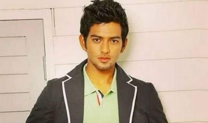 Video: Unmukt Chand sustains his daredevilry | India.com