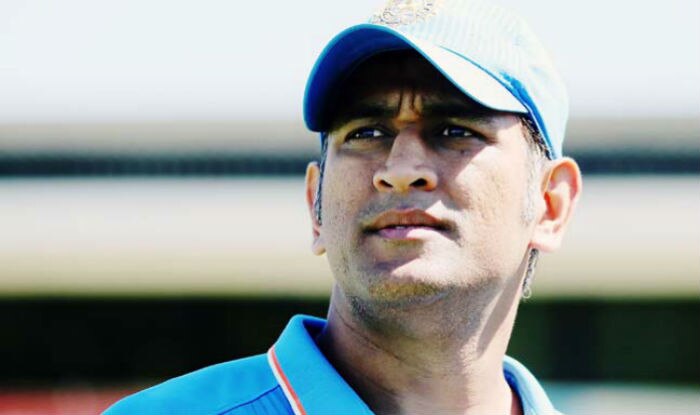 Dhoni para jumps from military aircraft | India.com