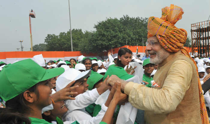 Narendra Modi mingles with children after Independence Day speech ...