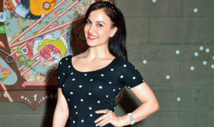 Elli Avram: Kapil Sharma made me laugh all the way | India.com