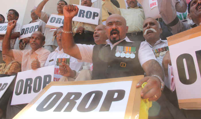 OROP | Government dilemma | soldier | सरकार असमंजस में, इसलिए बात नहीं ... OROP | Government dilemma | soldier | सरकार असमंजस में, इसलिए बात नहीं ...