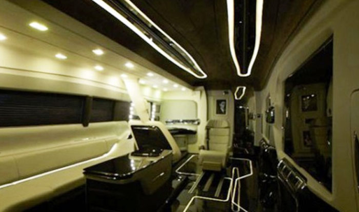 Shah Rukh Khan buys new vanity van worth Rs 4 crore! | India.com