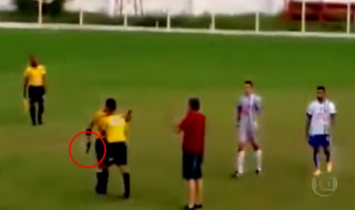 Shocking! This referee pulled out gun during football match in Brazil ...