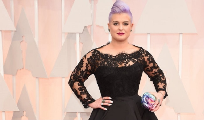 Kelly Osbourne makes friends with owl | India.com