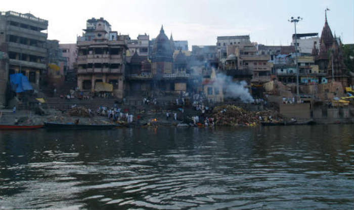 Hundreds clean Ganga ghats in four states | India.com