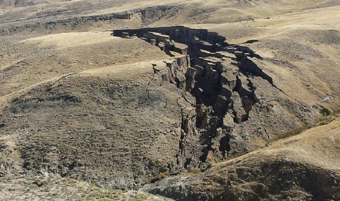 End of Days: Huge gash opens up in Earth in mountains in Wyoming, USA ...