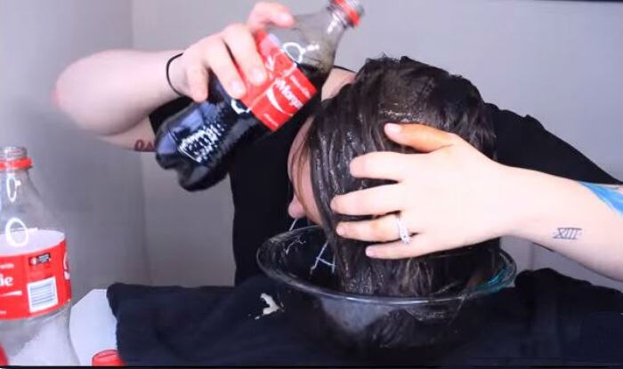 This girl rinses her hair with Coca Cola & why she does it is amazing ...