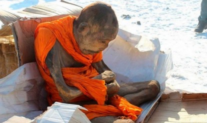 Shocking! 200-year-old Mongolian Monk Mummy still alive! (Video ...